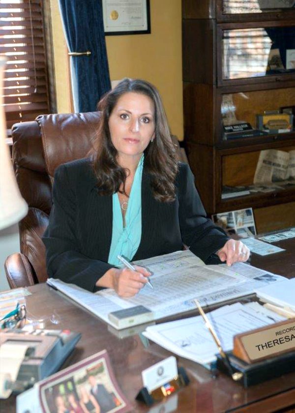 County recorder considers plea deal | News, Sports, Jobs - Morning Journal